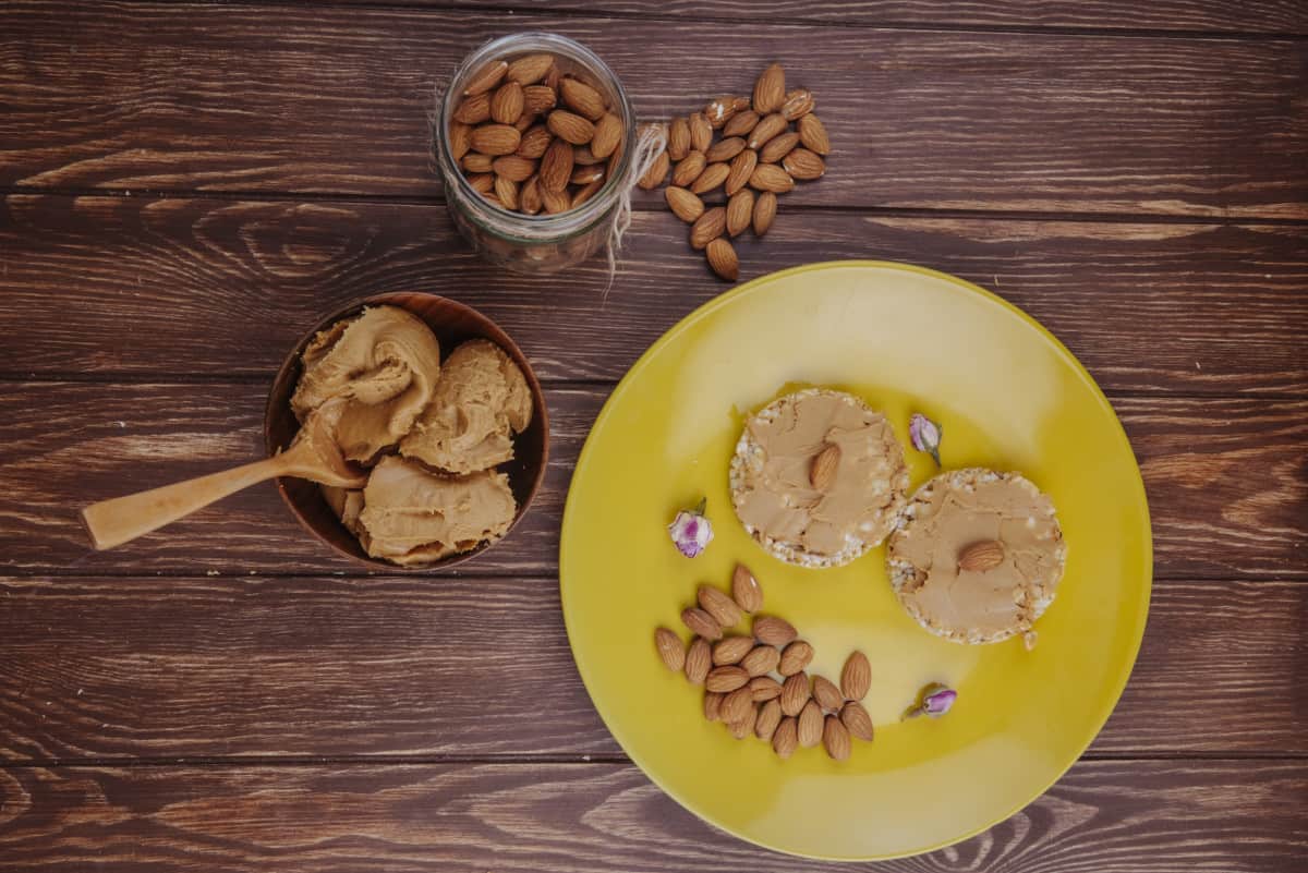 Prepara una deliciosa crema de almendras casera - Comedera - Recetas ...