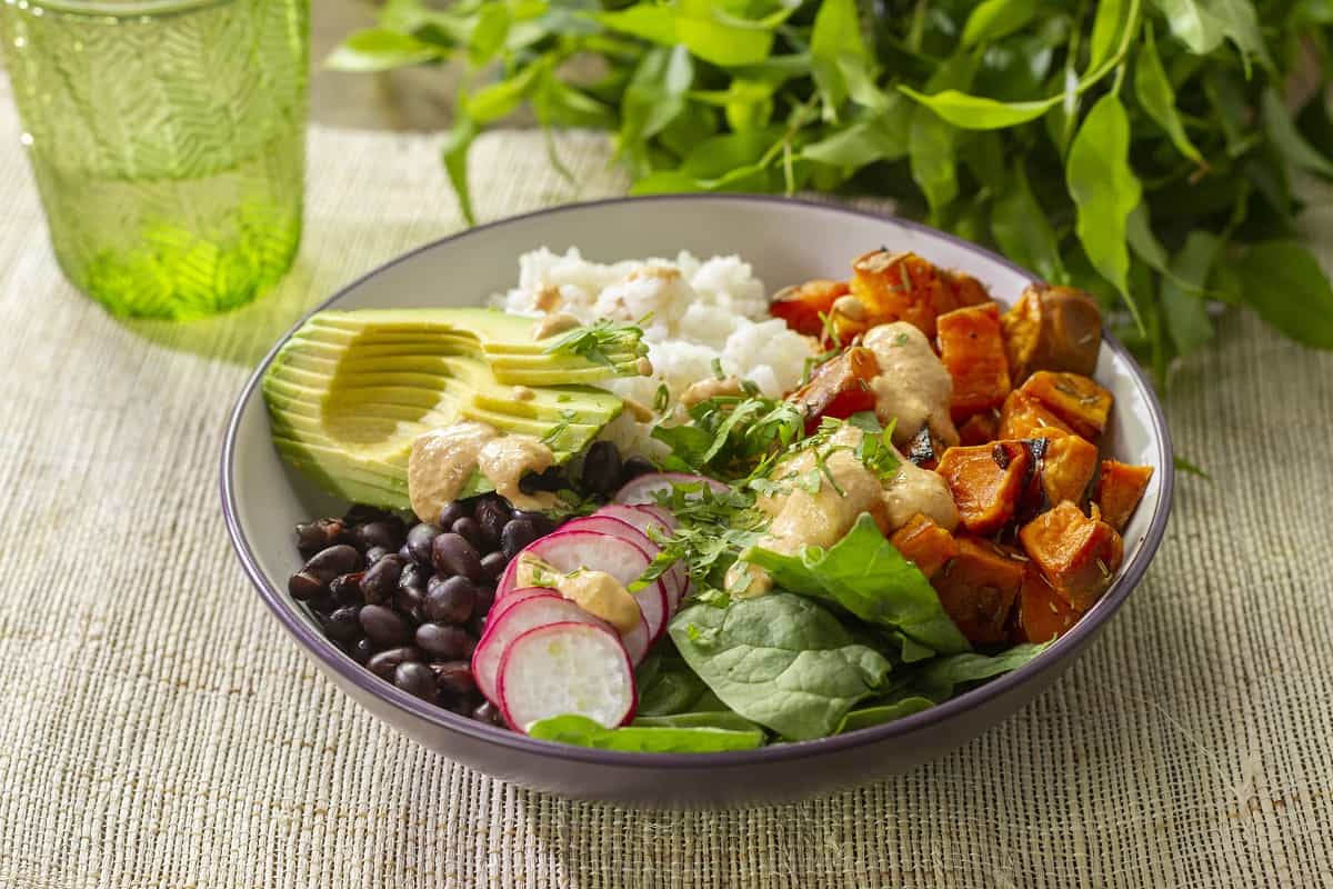 Haz poke bowl mexicano con este paso a paso - Comedera - Recetas, tips ...