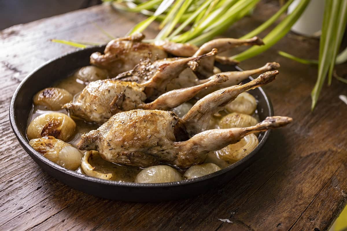 Codornices con cebollas al vino blanco paso a paso - Comedera - Recetas ...