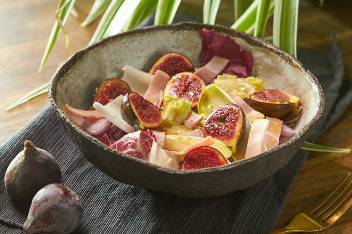 Ensalada de higos con tocino crudo, crocante y deliciosa - Comedera ...