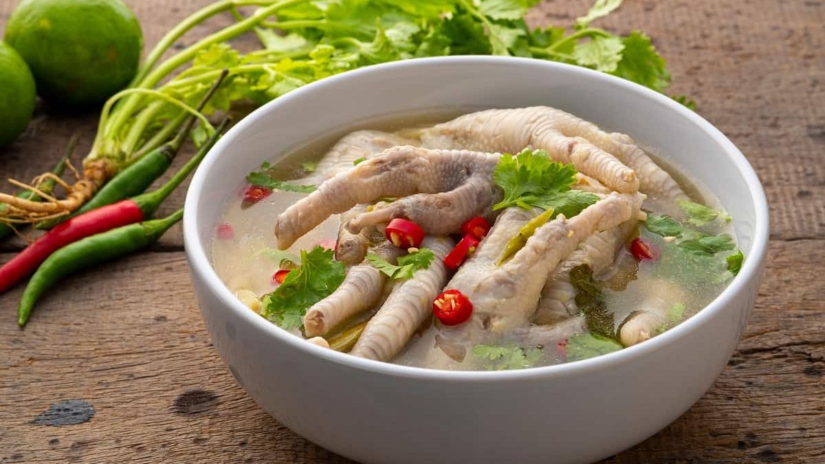 Receta de sopa de patas de pollo - Comedera - Recetas, tips y consejos ...