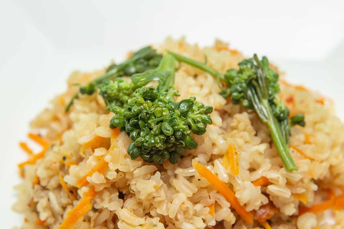 Arroz integral con verduras fácil y nutritivo - Comedera - Recetas ...
