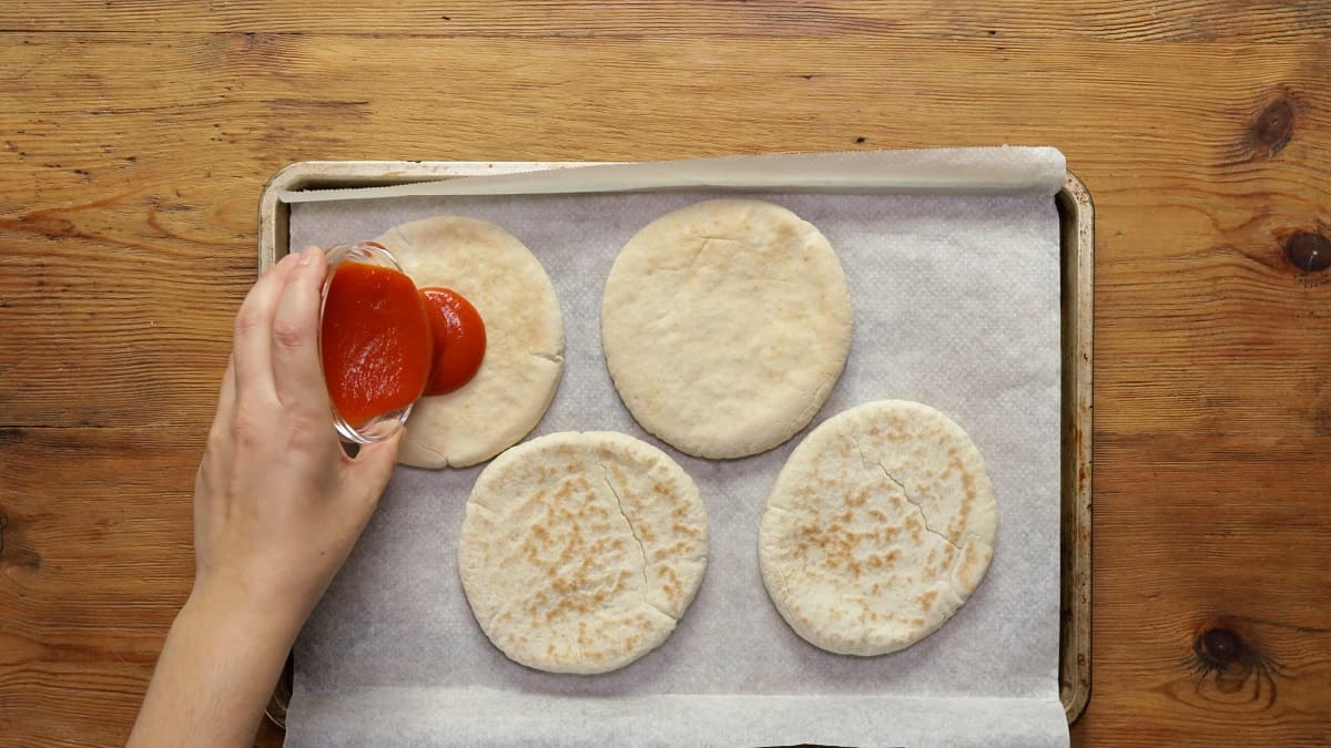 Cómo hacer mini pizzas en pan árabe - Comedera - Recetas, tips y ...