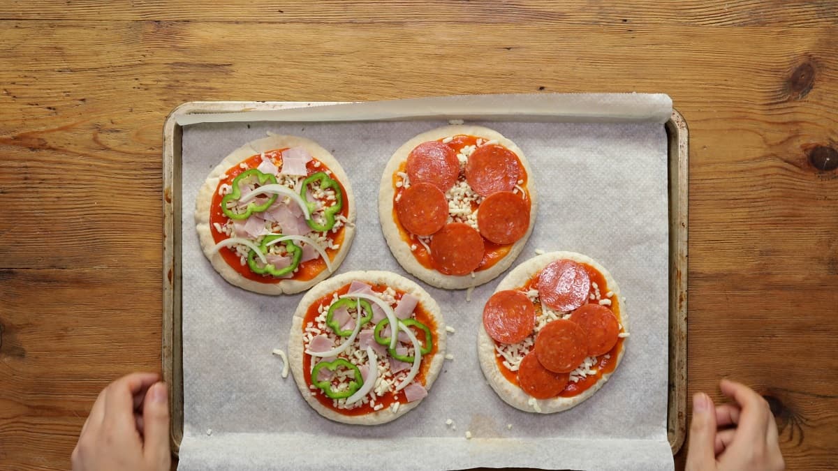 Cómo hacer mini pizzas en pan árabe - Comedera - Recetas, tips y ...