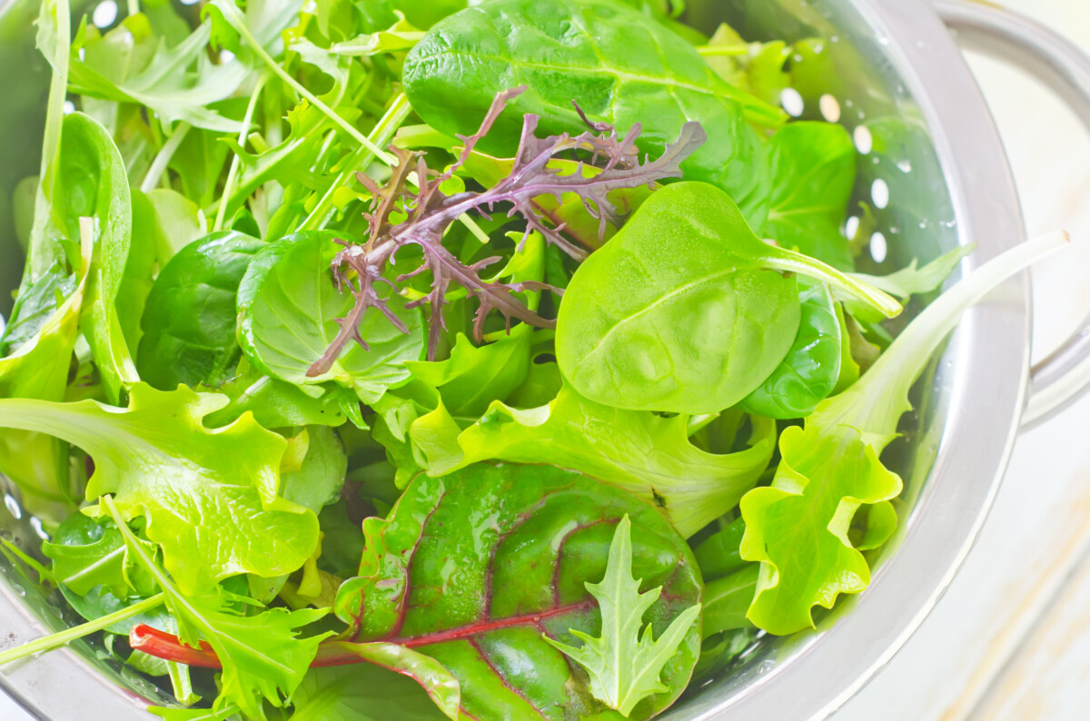 Receta de ensalada de hojas verdes paso a paso - Comedera - Recetas ...