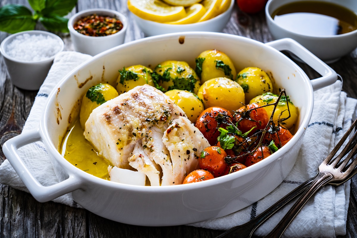Cómo hacer mero al horno con papas, suave y delicado - Comedera ...