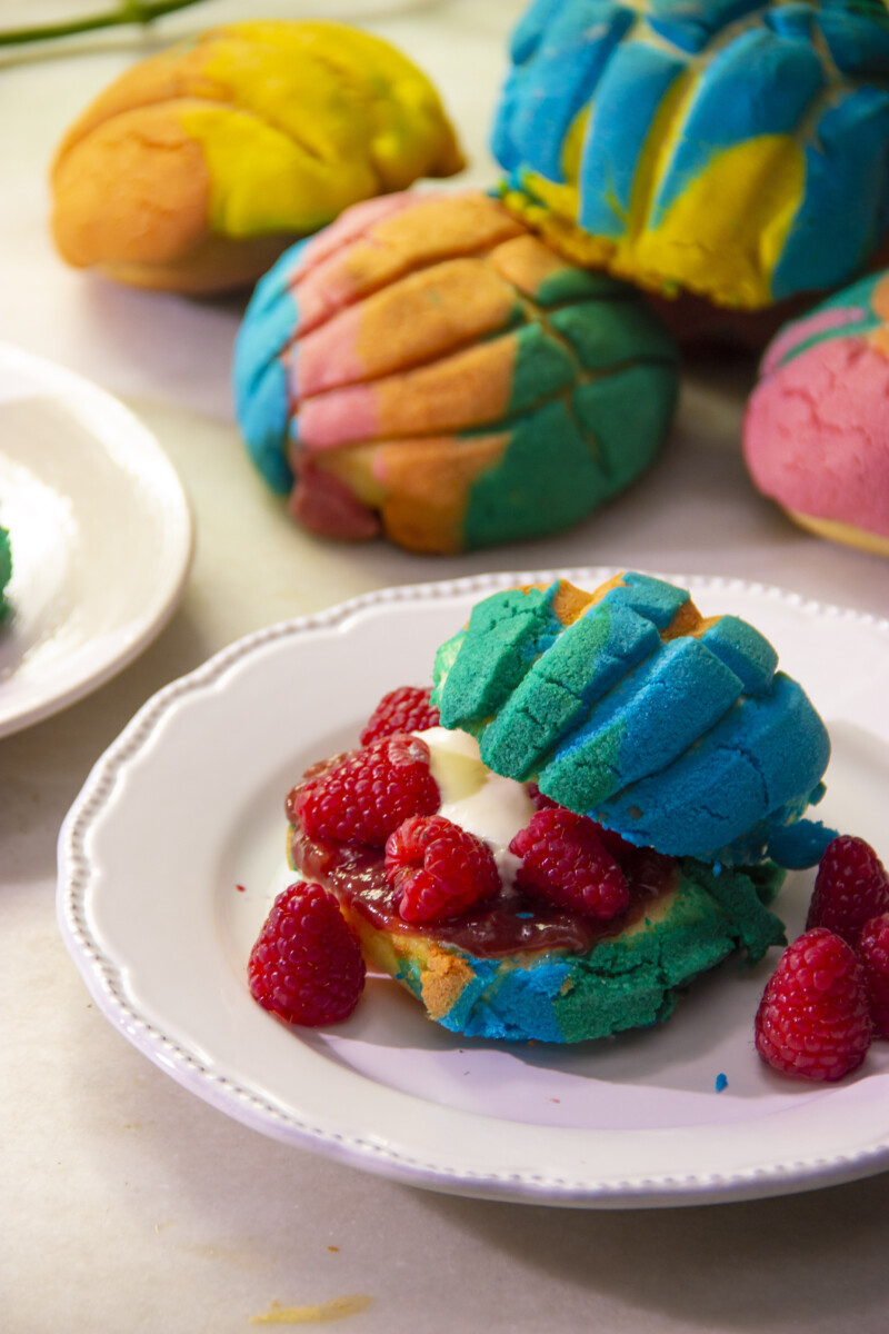 Prepara paso a paso unas conchas rellenas de frutos rojos