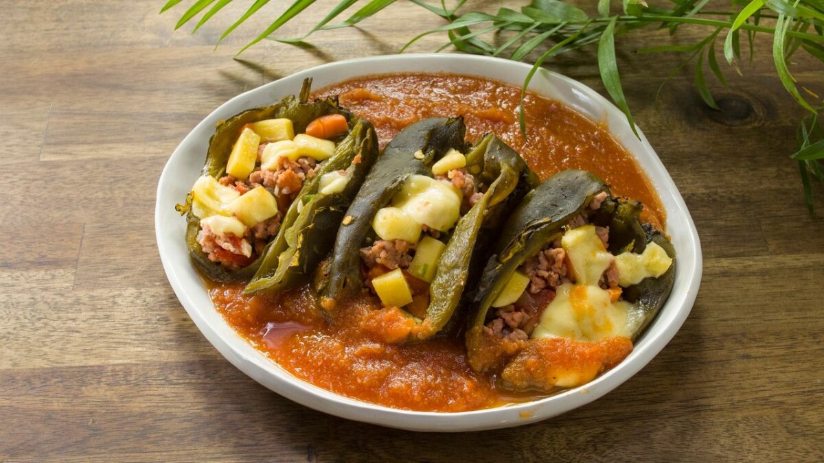 Receta de chiles poblanos rellenos de carne - Comedera - Recetas, tips ...