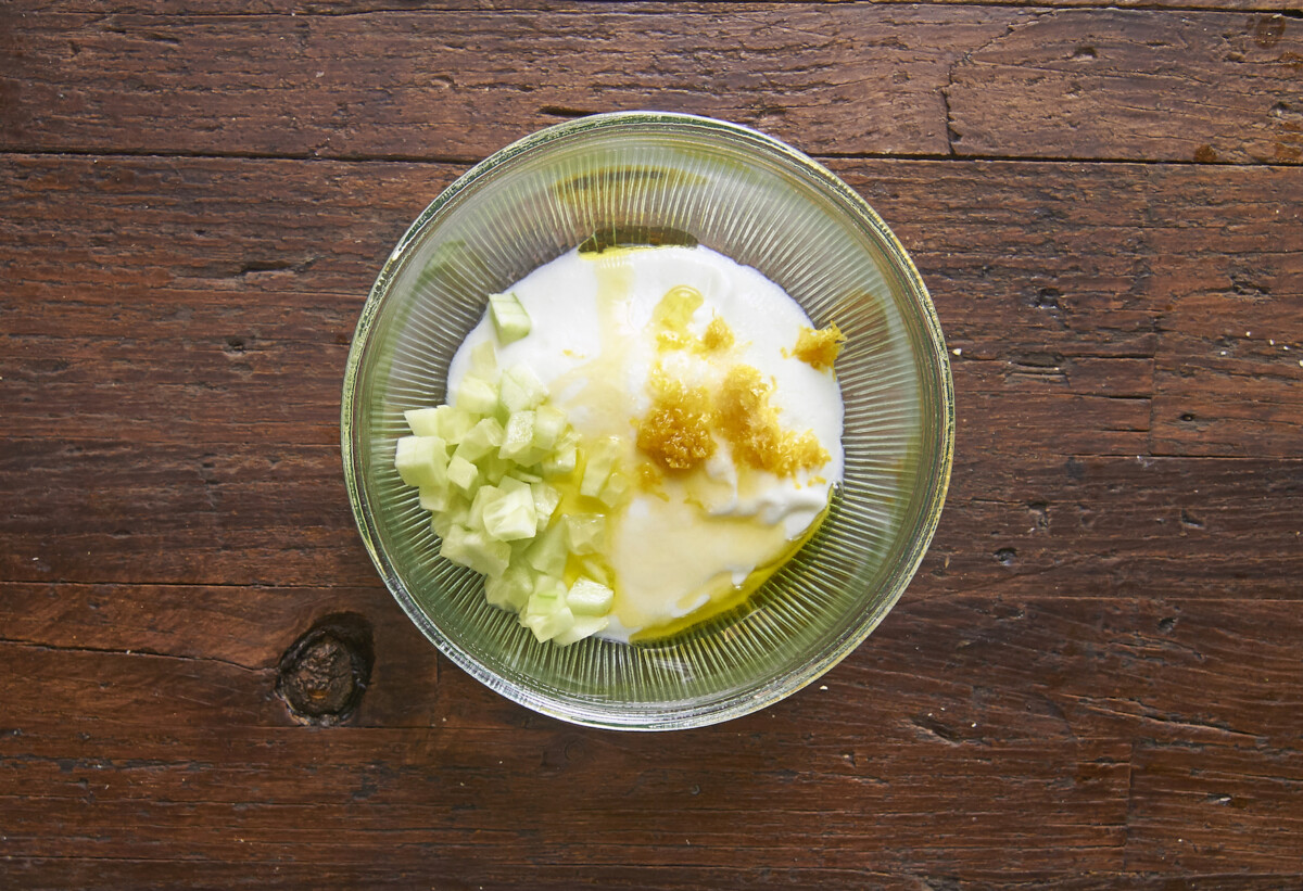 Prepara un rico falafel con salsa de yogur
