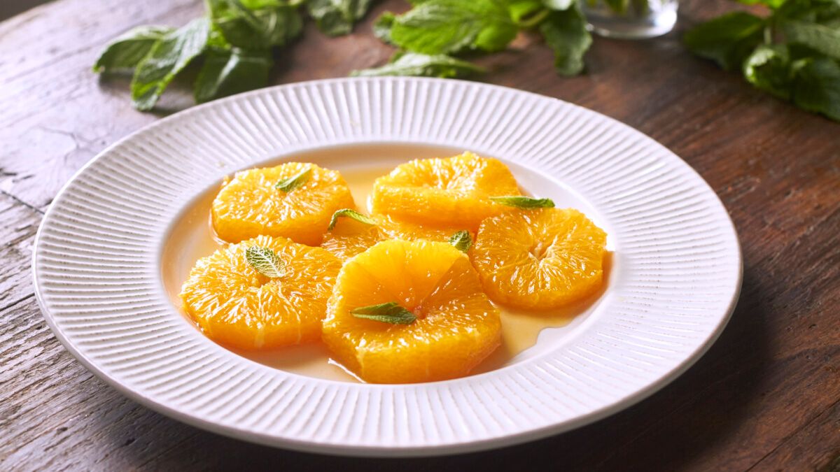 Postre de naranja a la miel y menta: refrescante y fácil