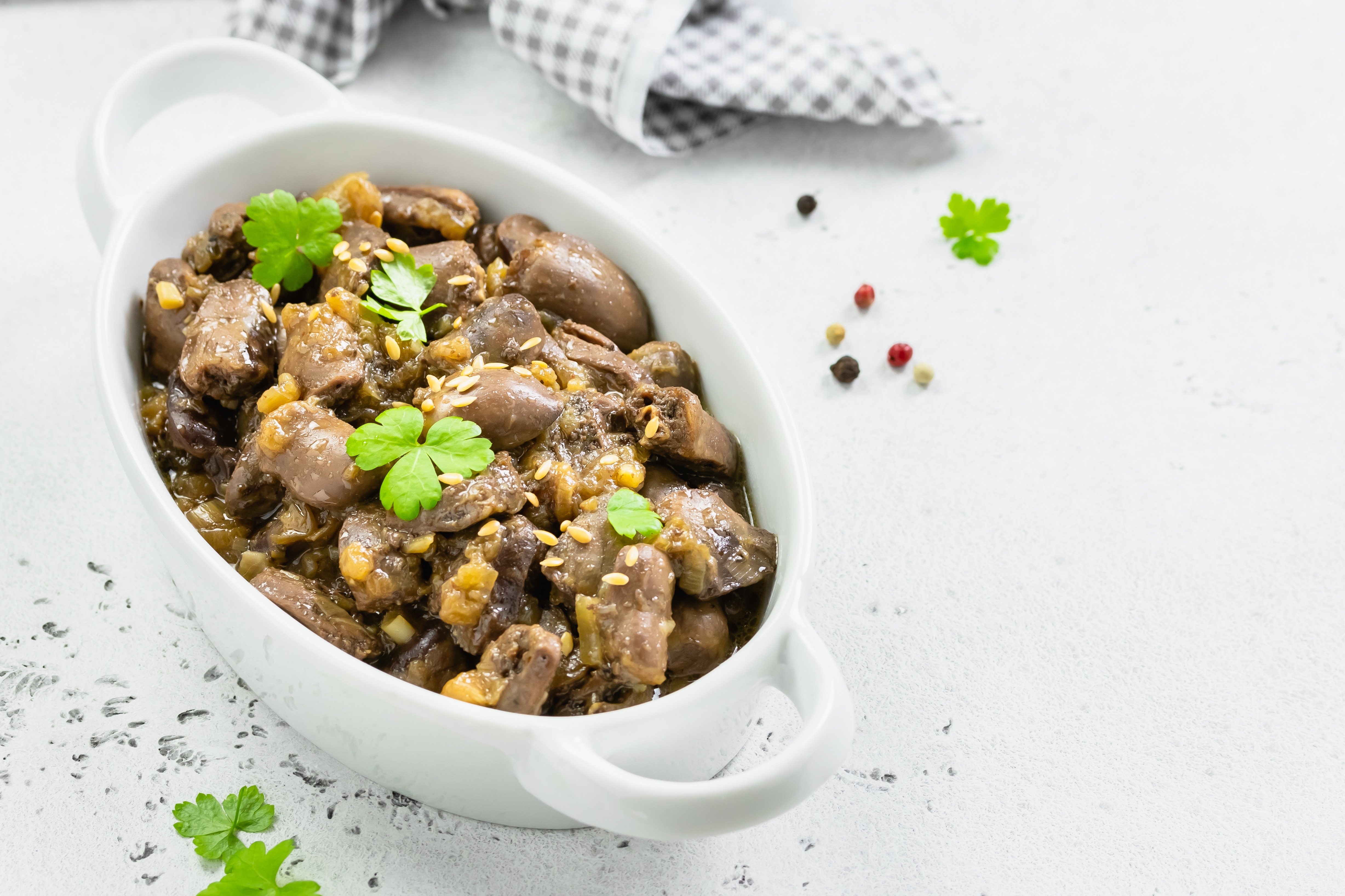 Cómo hacer corazones de pollo con champiñones al ajillo - Comedera ...