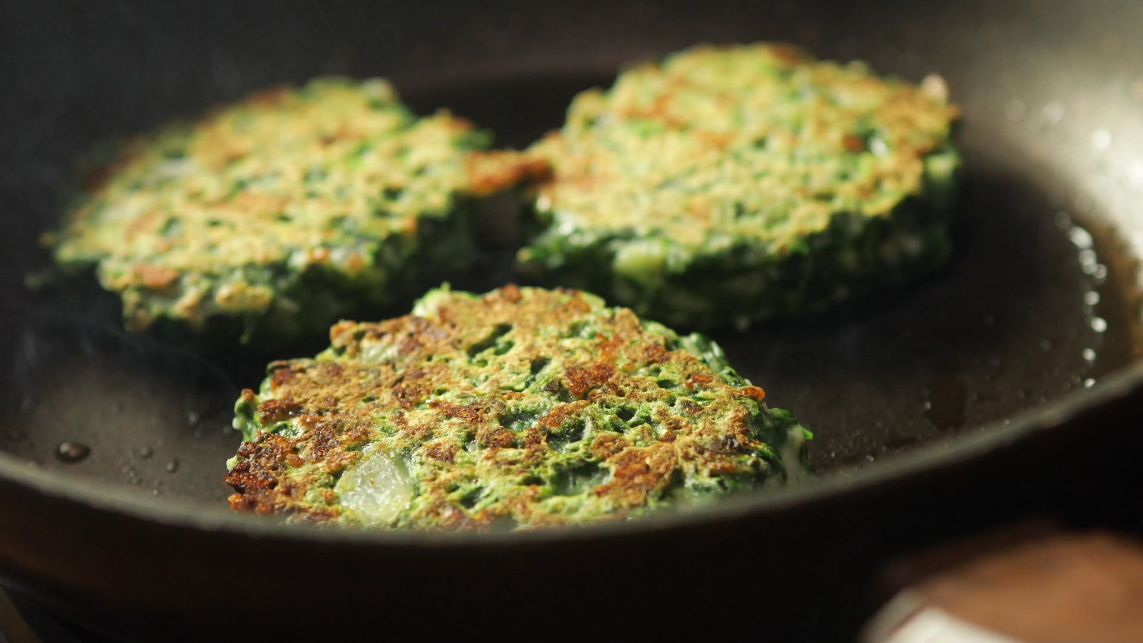 Aprende a hacer tortitas de espinacas con queso