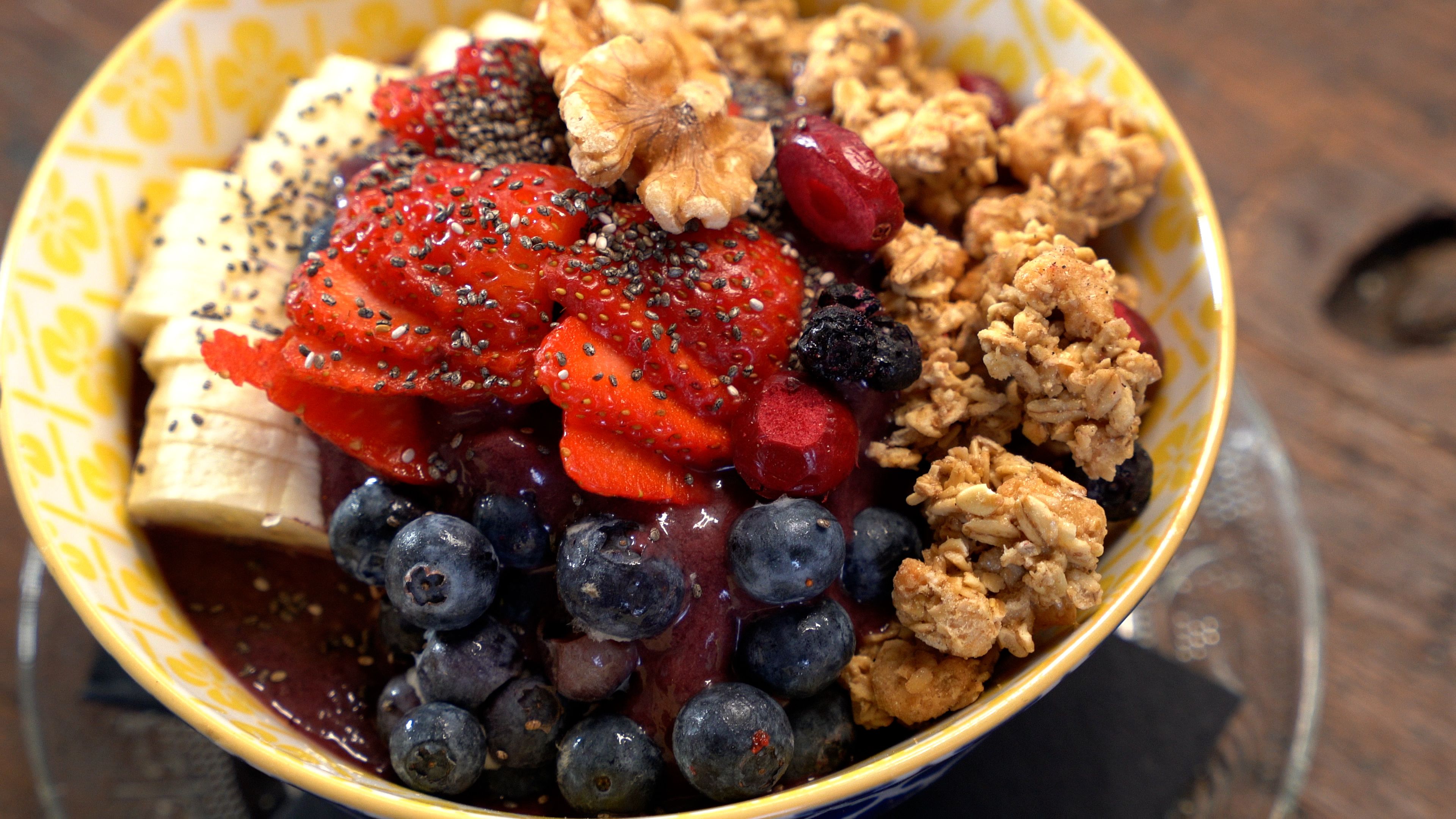 Aprende a preparar el tradicional açaí bowl paso a paso - Comedera ...