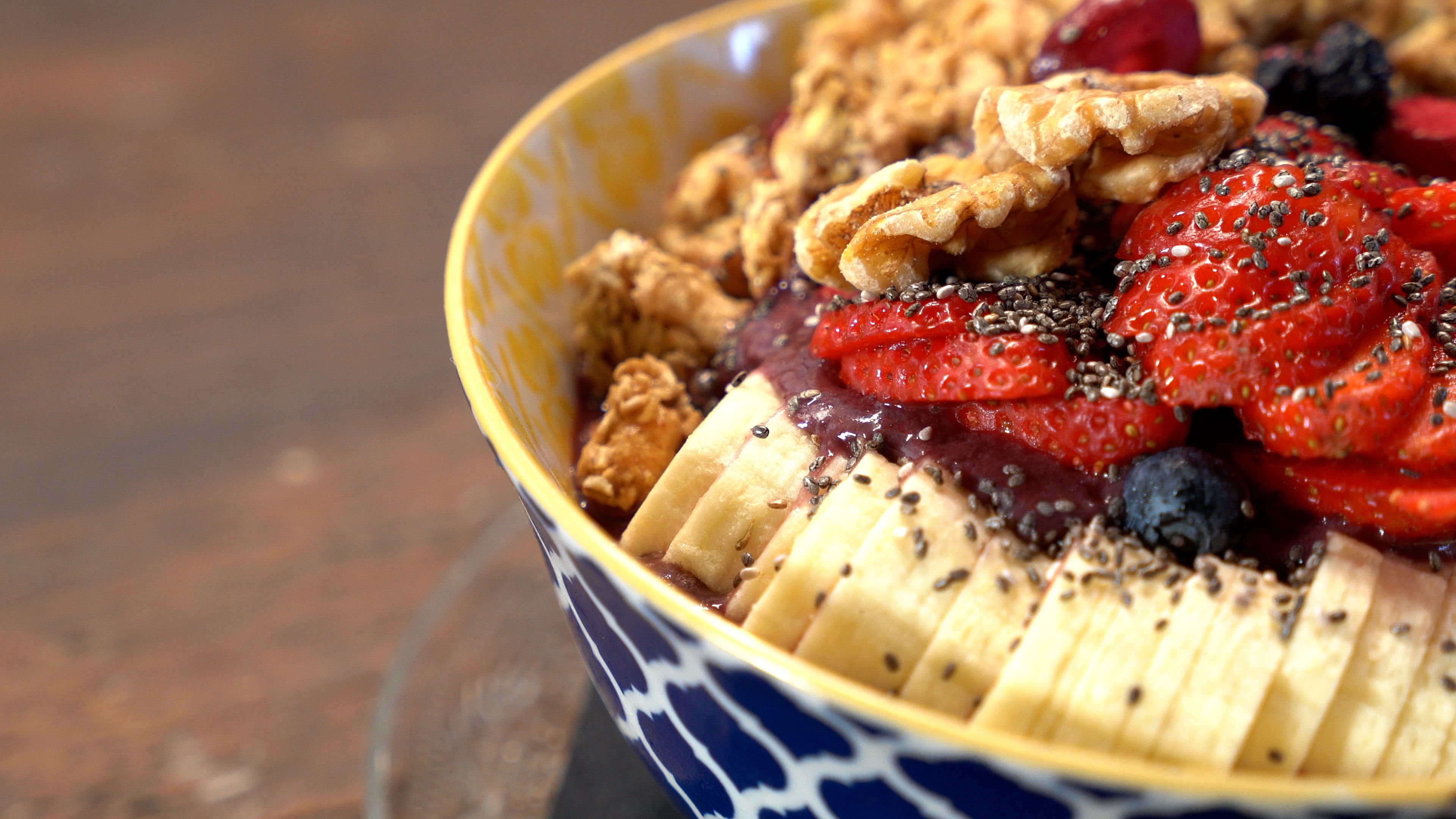 Aprende a preparar el tradicional açaí bowl paso a paso - Comedera ...