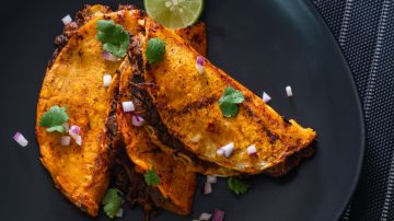 Prepara tacos de pastor negro: receta mexicana