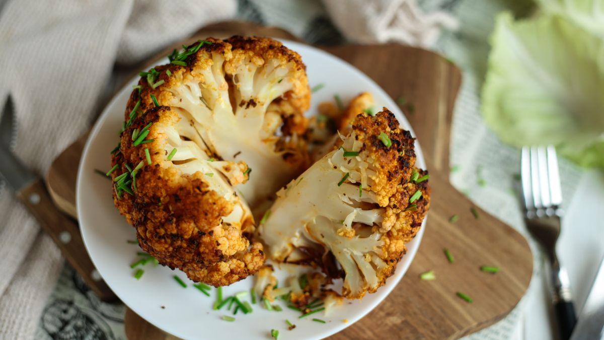 Delicioso coliflor al horno con cúrcuma