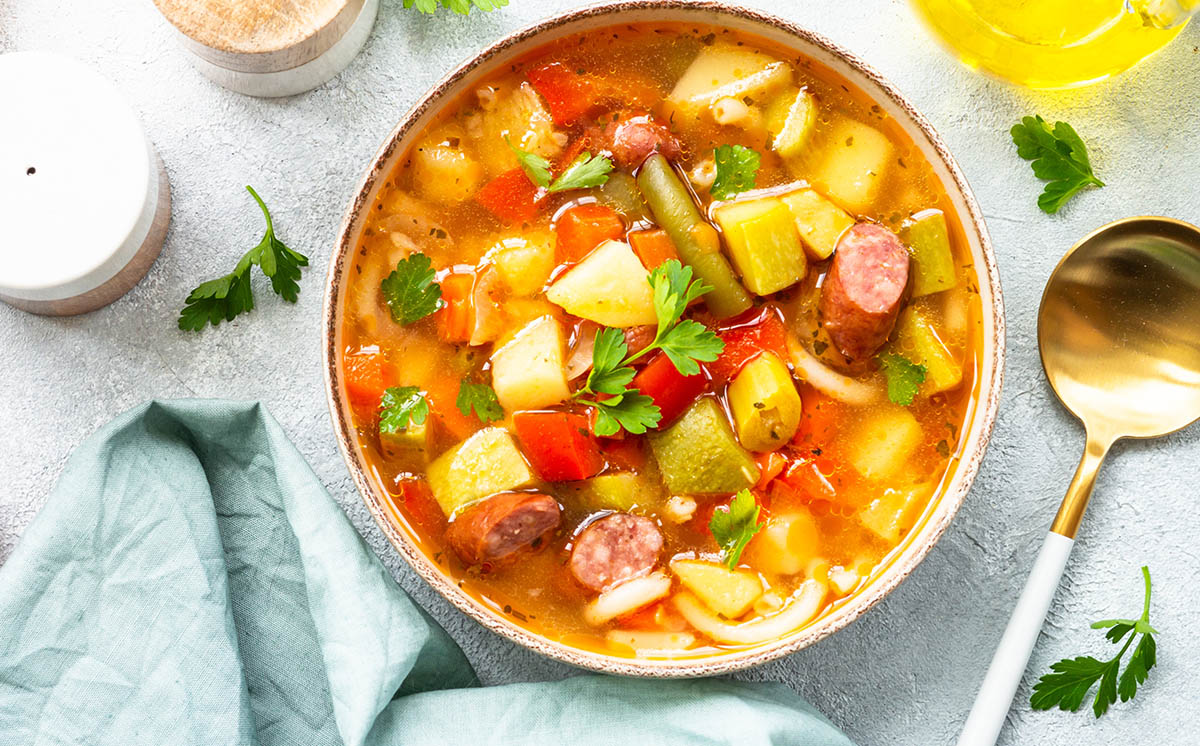 Sopa minestrone con salchicha ahumada fácil - Comedera - Recetas, tips ...