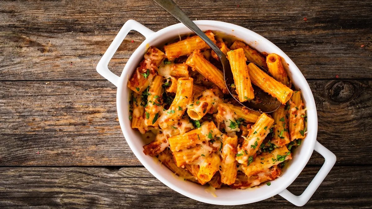 Receta de Rigatoni al horno con pollo y champiñones
