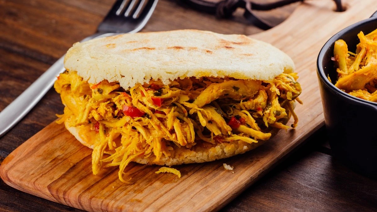 Arepa de pollo: una receta colombiana jugosa - Comedera - Recetas, tips ...
