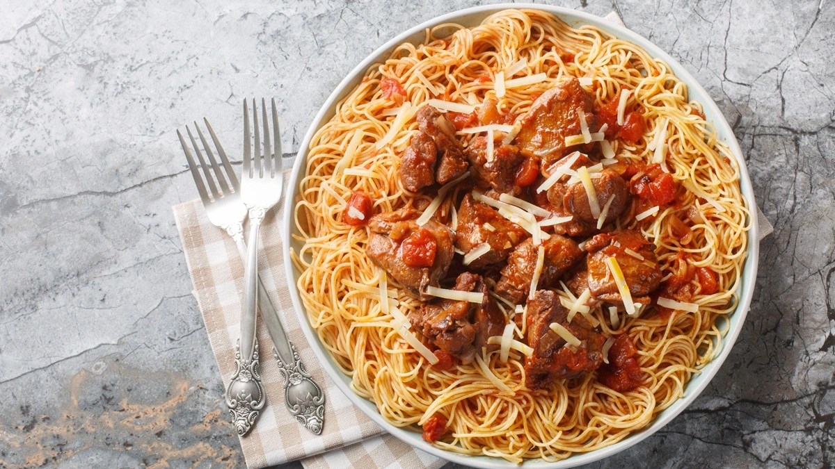 Receta de guiso de fideos con carne - Comedera - Recetas, tips y ...